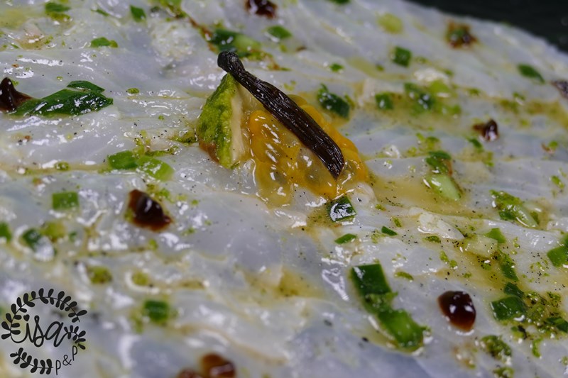 Carpaccio de cabillaud, passion, vanille & combawa - Isa popote et papote