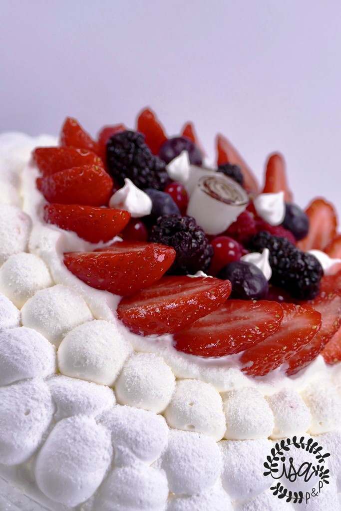 Pavlova aux fruits rouges par Nicolas Bernadé - Isa popote et papote